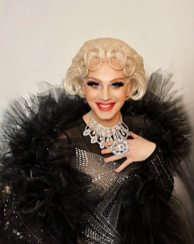 Carrie Sauce - Drag Queen Act - Cardiff, Wales